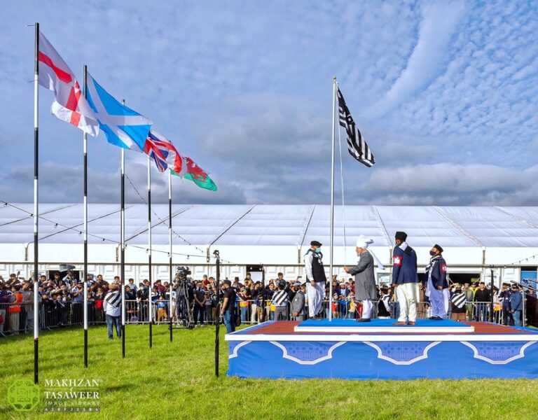 A Call to all Khuddam – A Pledge to Raise Islam’s Flag Aloft in the World